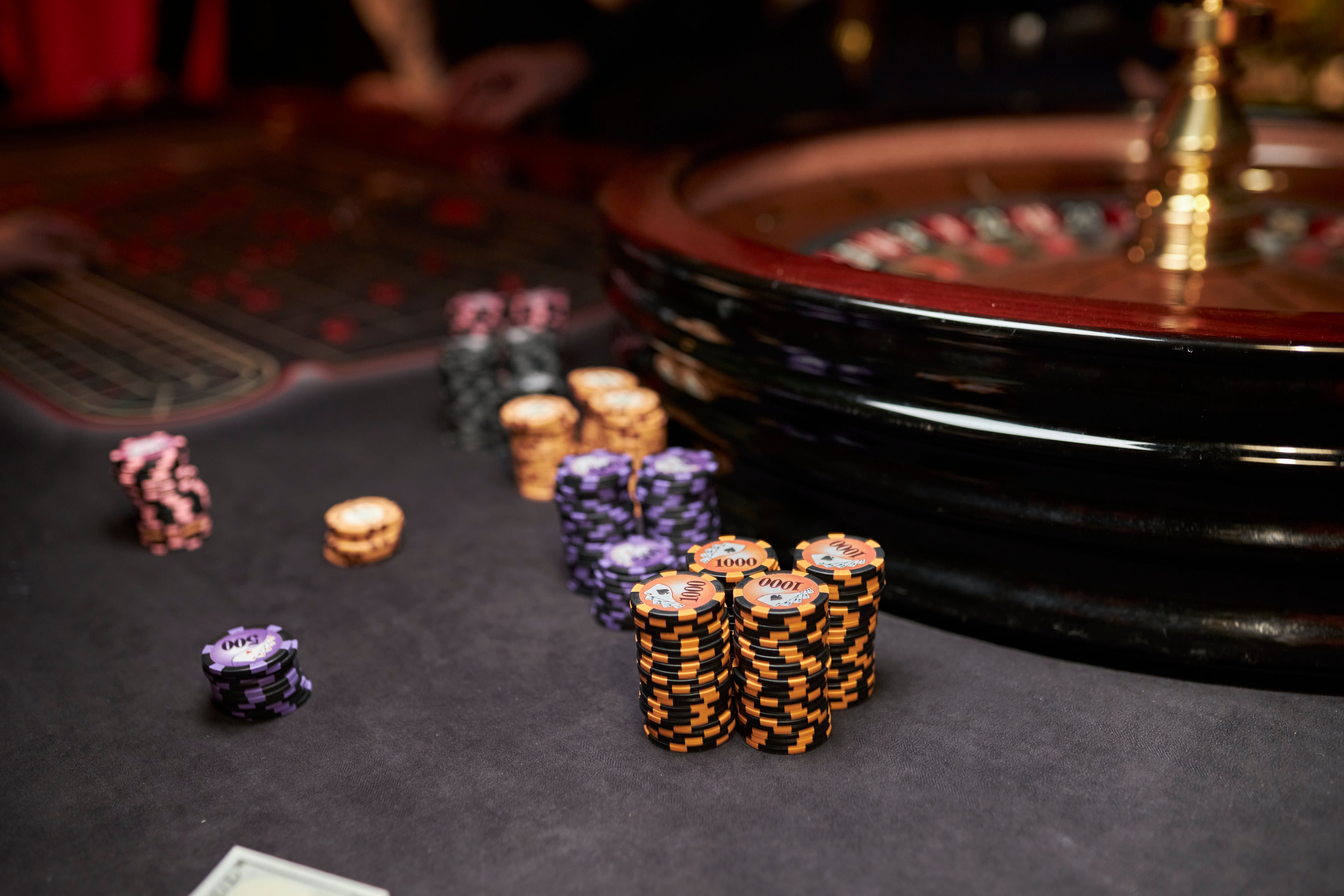 Chip Values for Poker: How to Build the Right Poker Playing Set